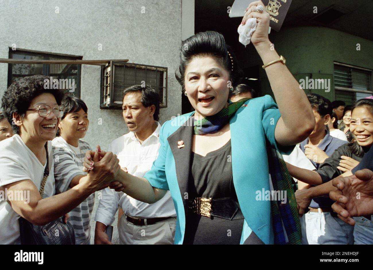 Former Philippine First Lady Imelda Marcos happily waves her new ...