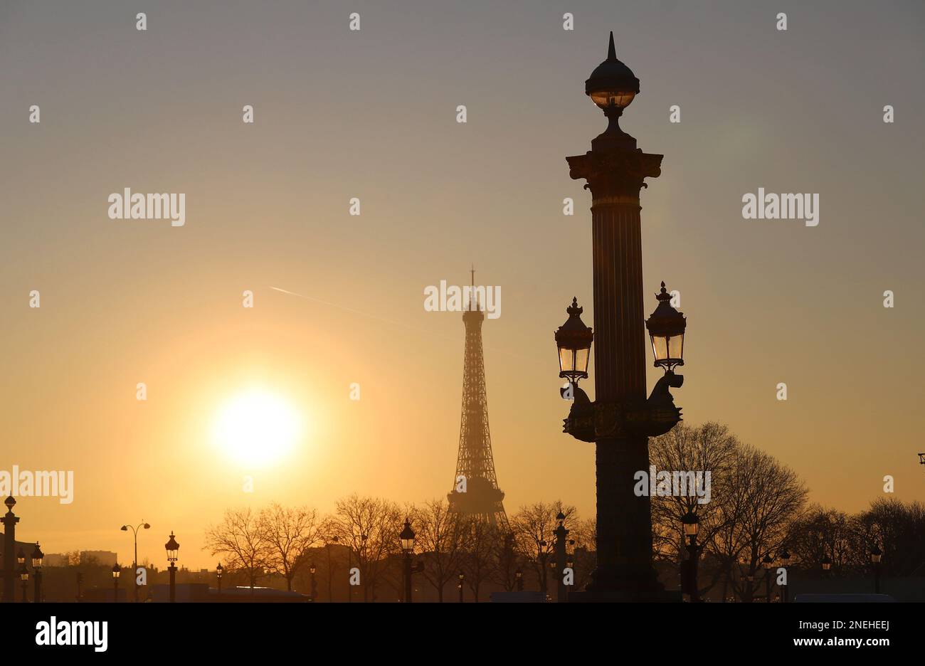 The famous Concorde square at sunset with Eiffel tower in the ...