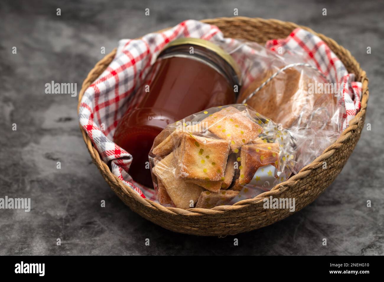 Gift basket with bottle of wine, jam and cookies Stock Photo - Alamy