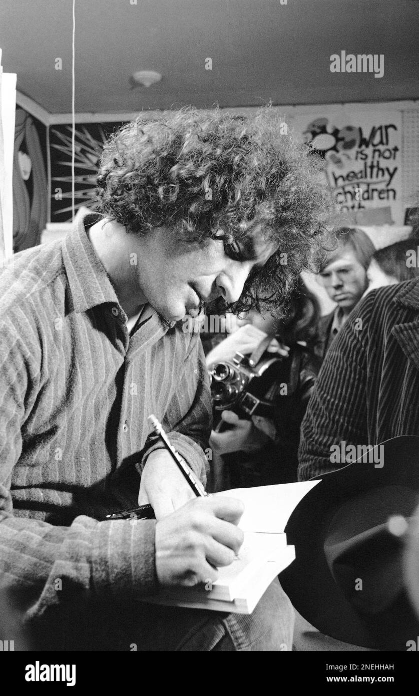 Abbie Hoffman, defendant in trial of the Chicago 7, charged with ...