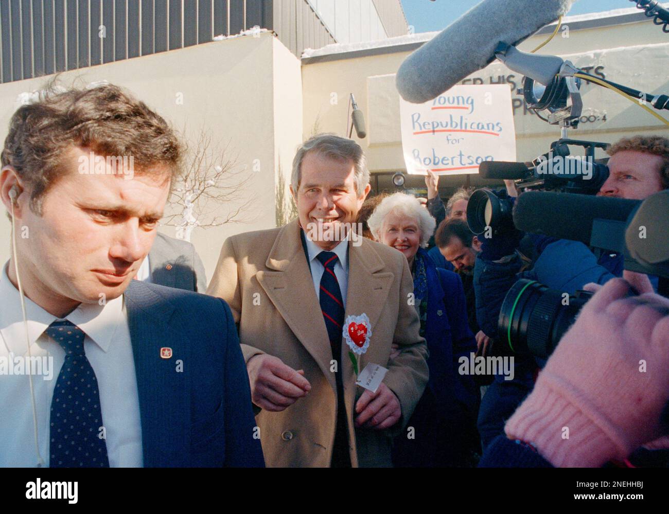 Republican presidential candidate Pat Robertson and his wife, Adelia ...