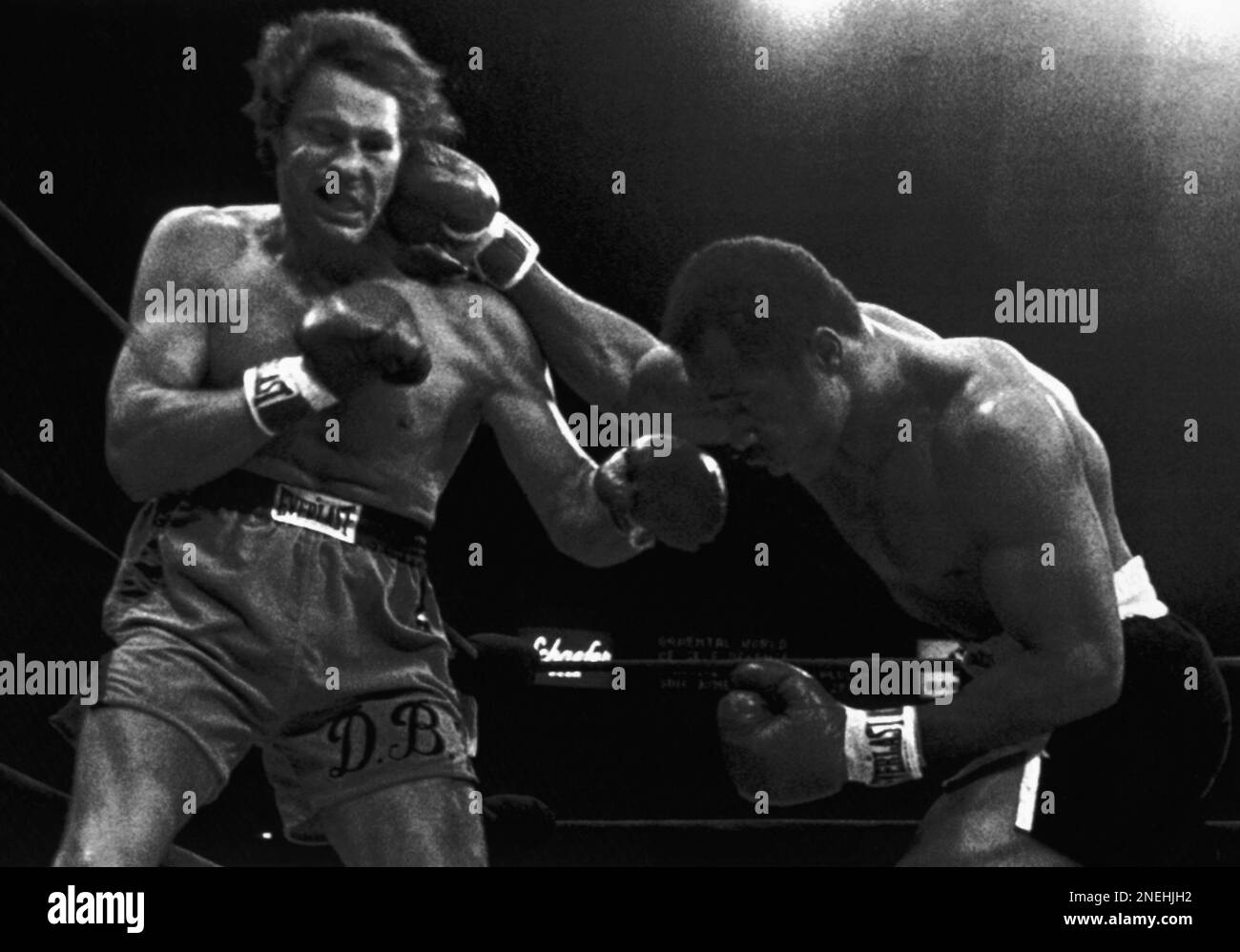 American heavyweight boxer Duane Bobick takes a blow from American Ken ...