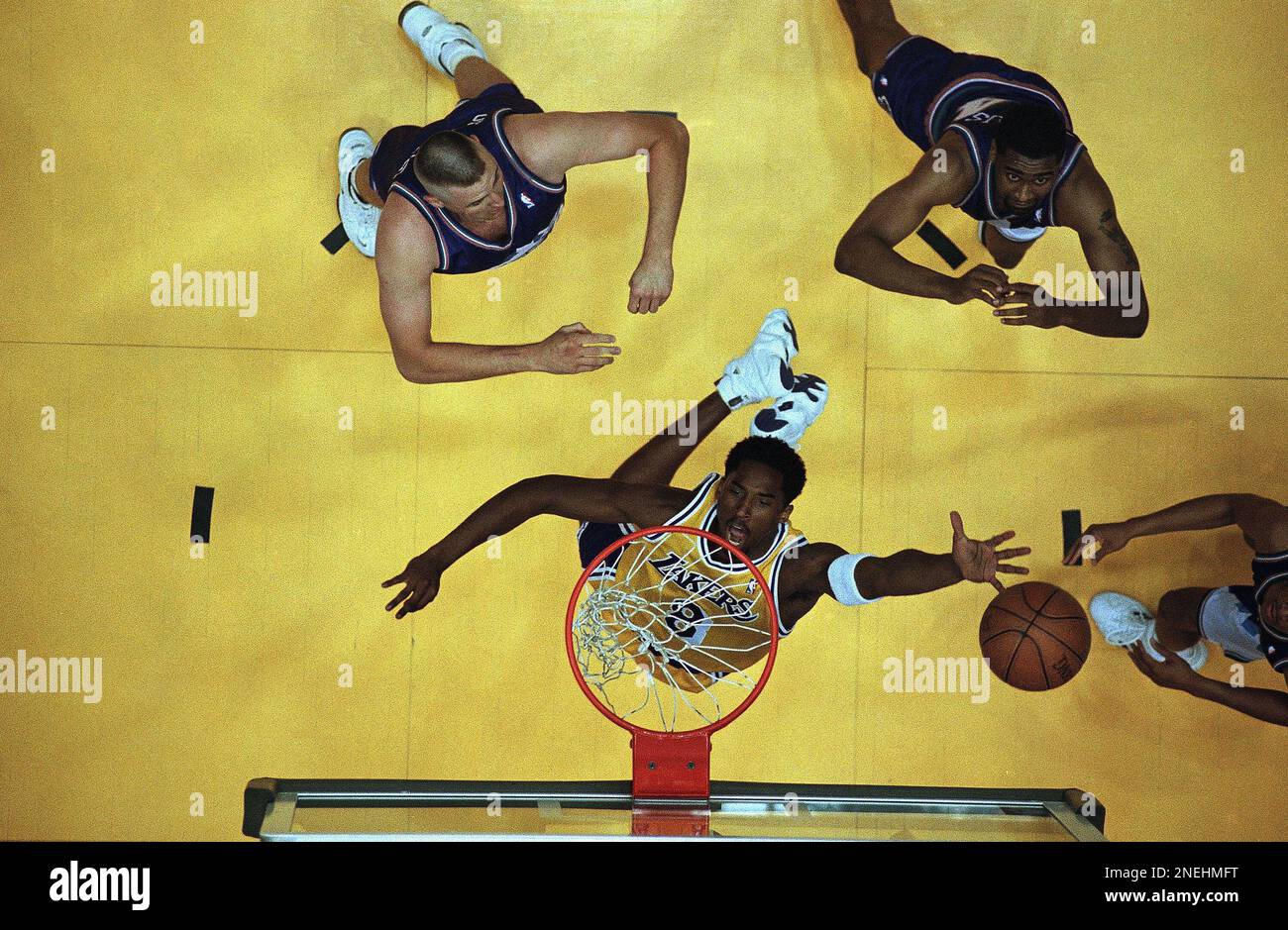 Los Angeles Lakers? Kobe Bryant, bottom, battles for a rebound against ...