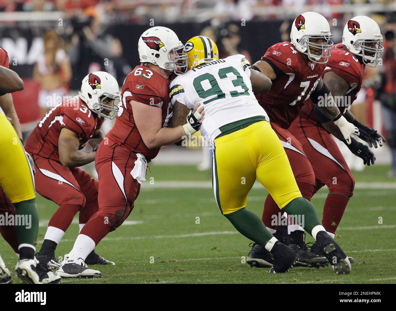 Arizona Cardinals' Lyle Sendlein (63) blocks Green Bay Packers' Anthony ...