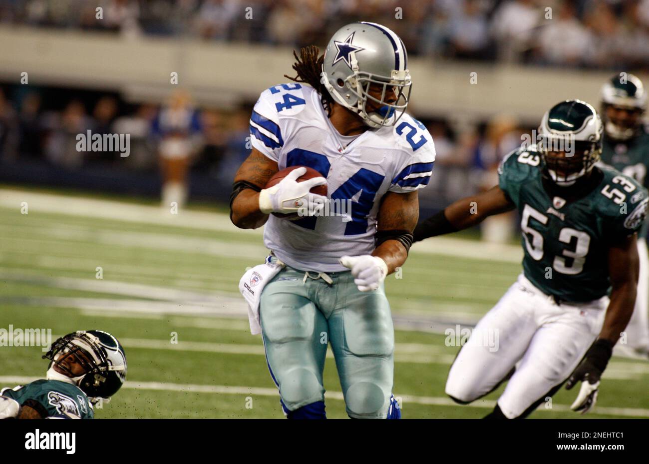 Dallas Cowboys running back Marion Barber (24) carries the ball as ...