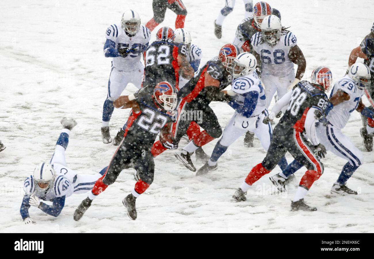 Buffalo Bills running back Fred Jackson (22) eludes Indianapolis Colts ...