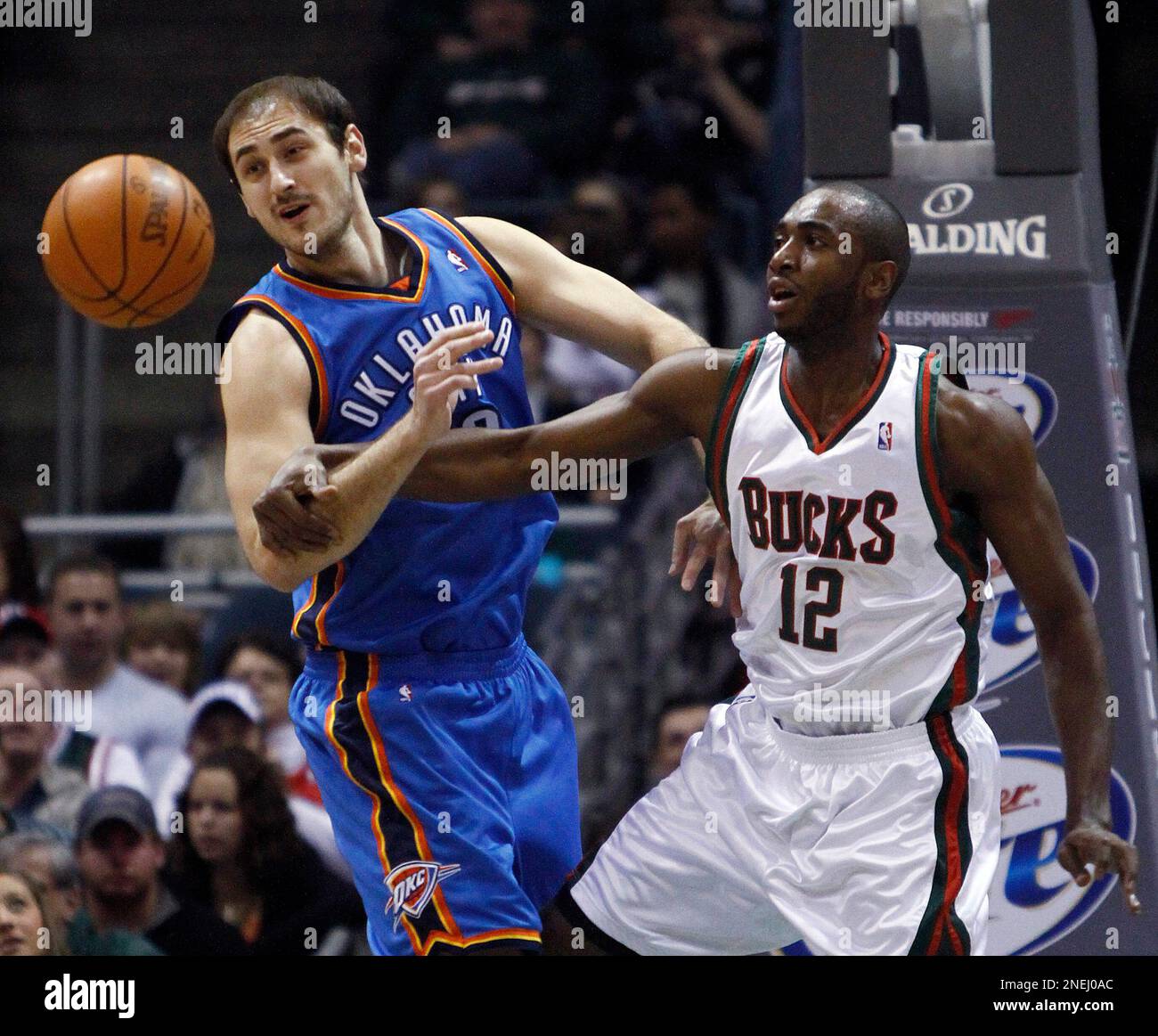 Oklahoma City Thunder's Nenad Krstic, left, and Milwaukee Bucks' Luc ...