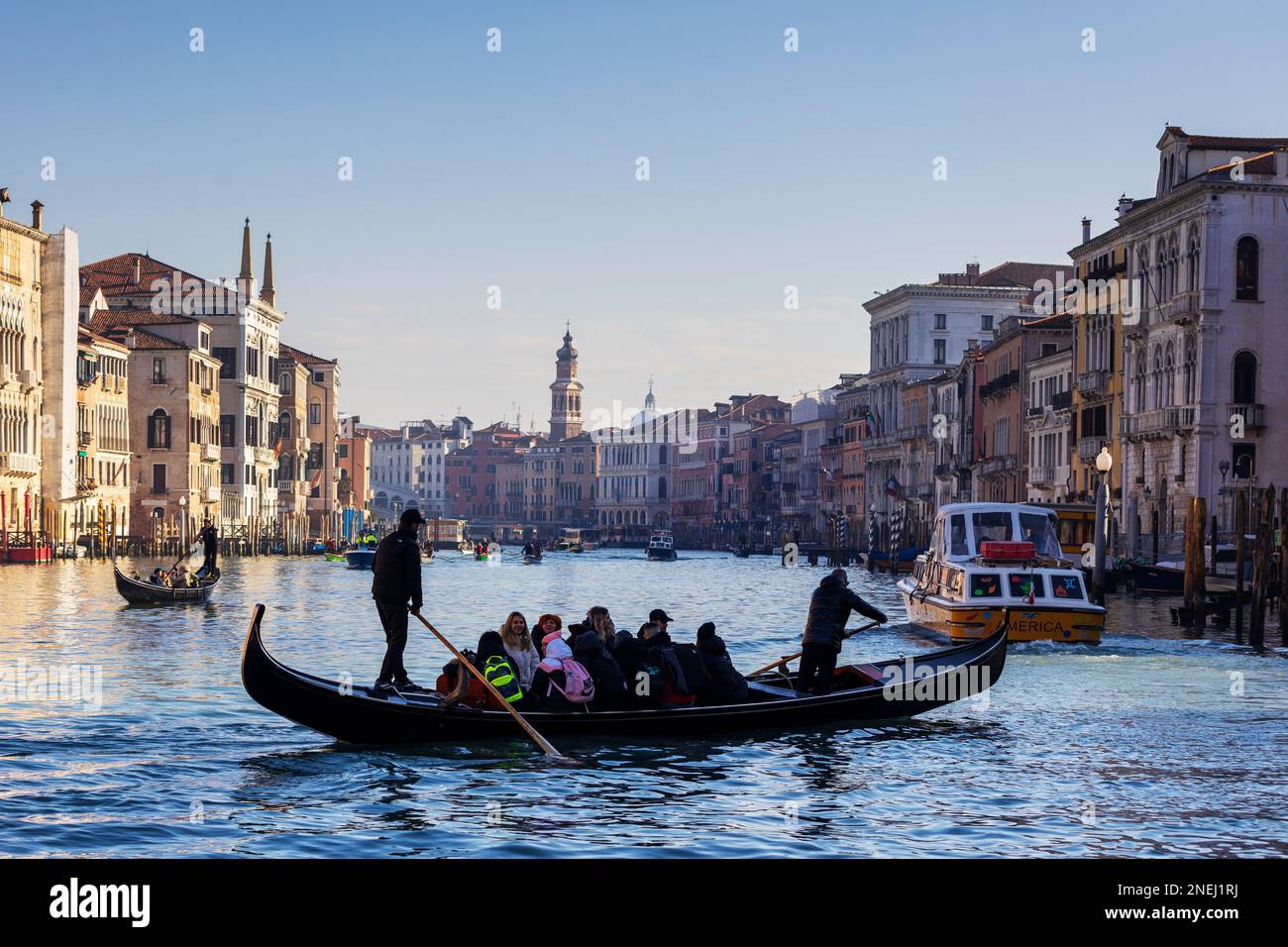 Traghetto gondola crossing the Grand Canal with passengers, Venice ...