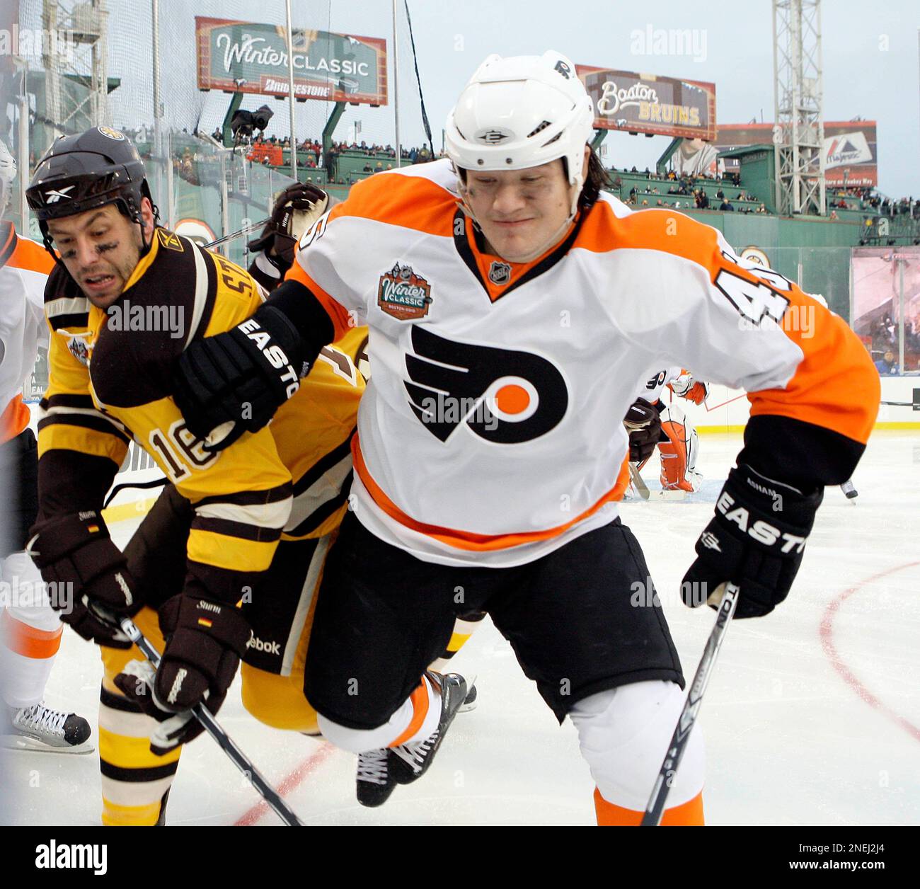 Boston Bruins left wing Marco Sturm (16) and Philadelphia Flyers right ...