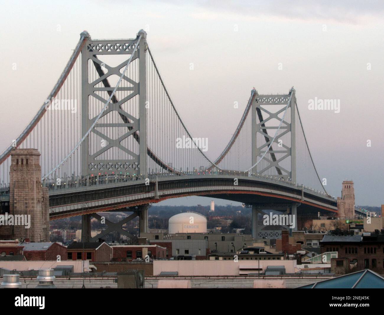 The Benjamin Franklin Bridge, connecting Philadelphia and Camden Stock ...