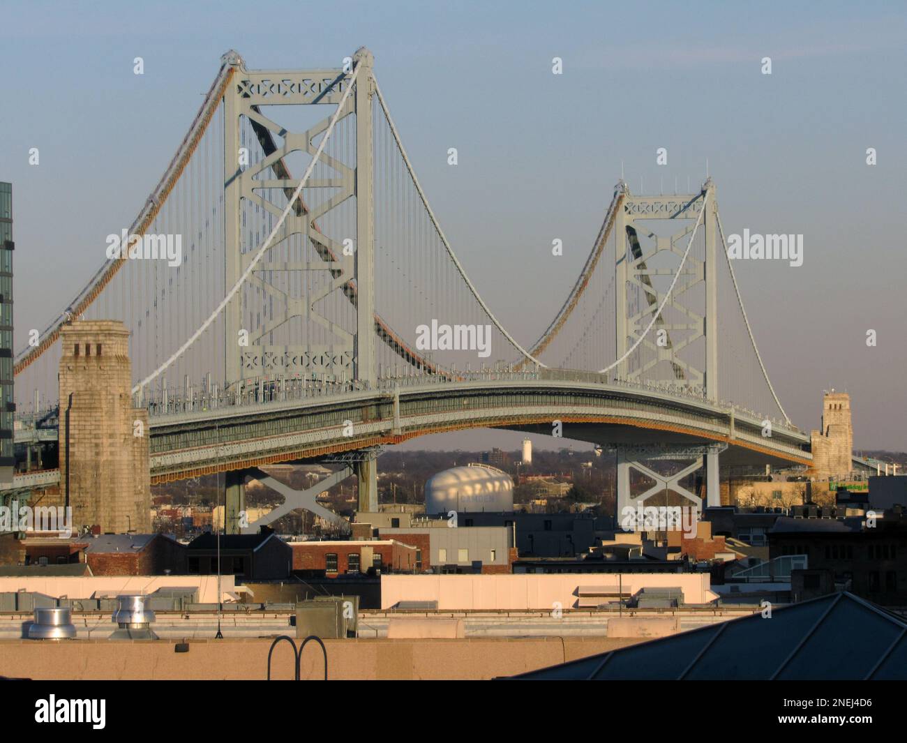 The Benjamin Franklin Bridge, connecting Philadelphia and Camden Stock ...