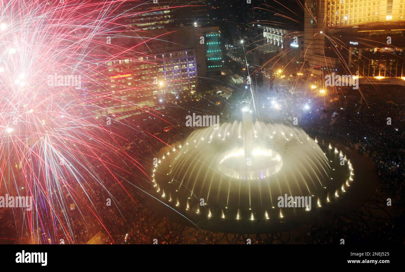 Fireworks explode above downtown Jakarta's Welcome Monument, in ...