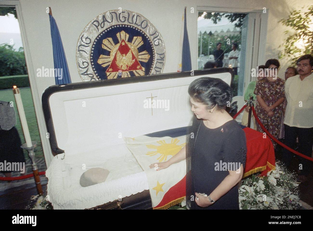 Imelda Marcos views the body of her late husband, former Philippine ...