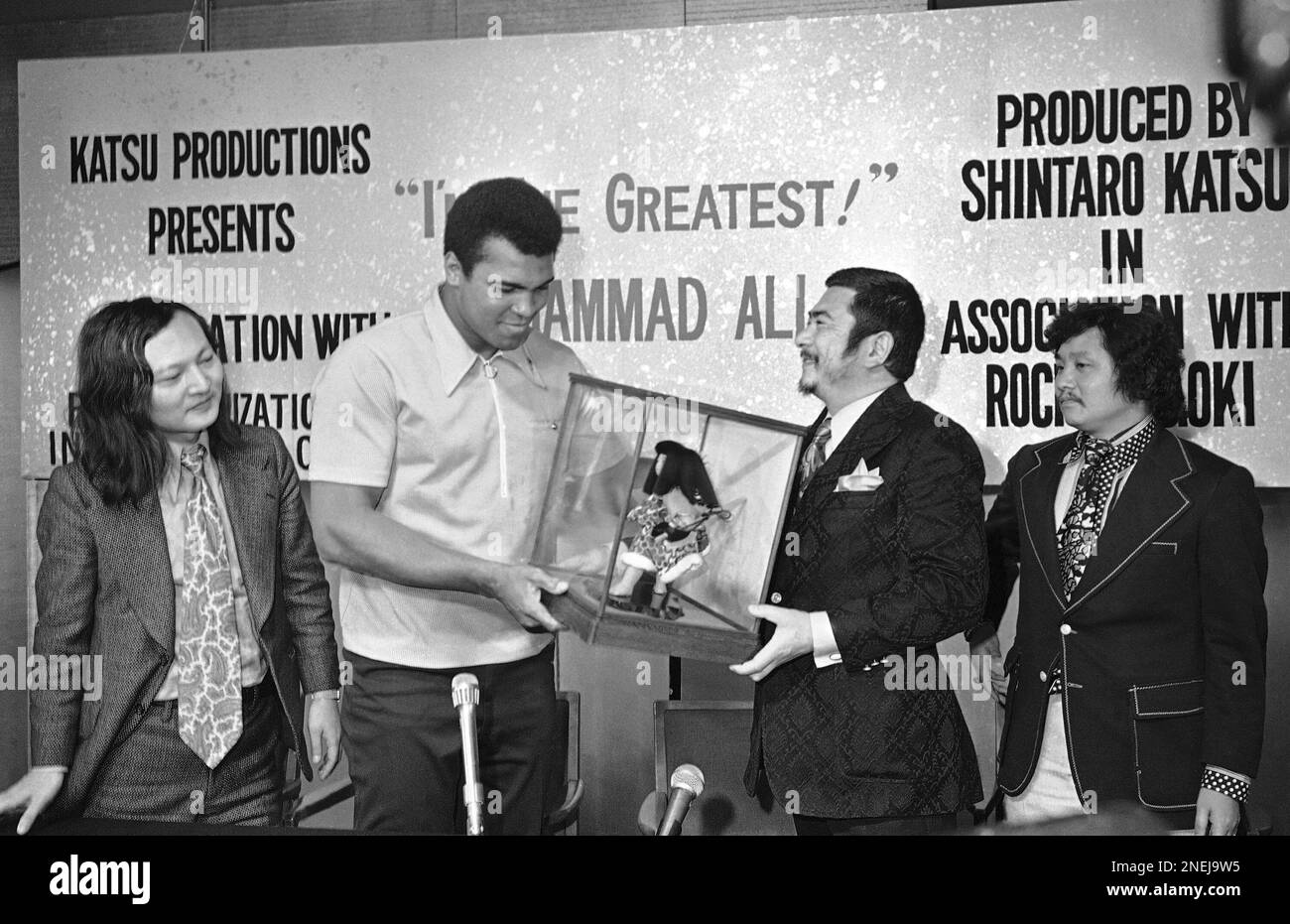 Former world heavyweight champion Muhammad Ali, left, receives a ...