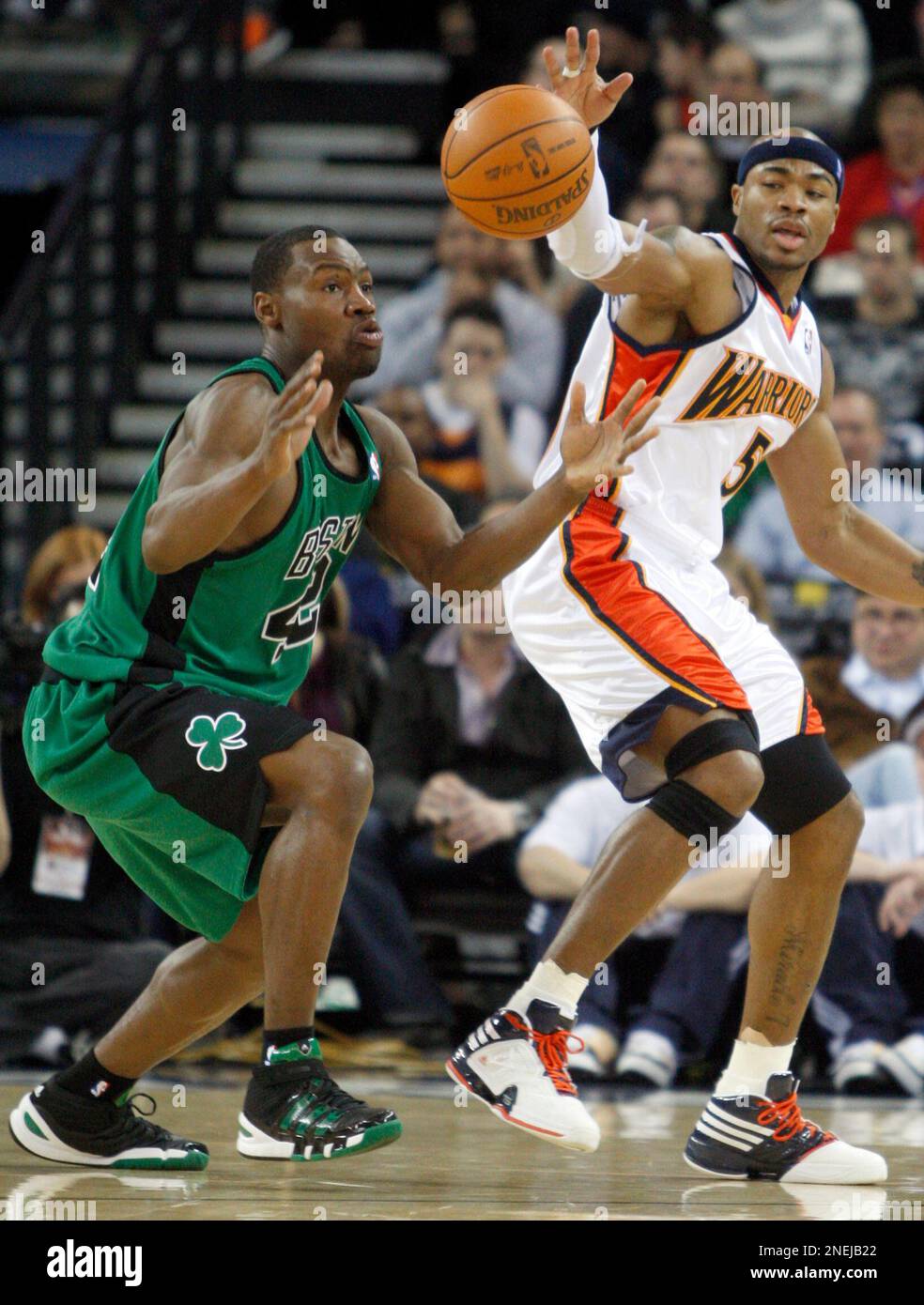 Boston Celtics' Tony Allen, left, intercepts a pass intended for Golden ...