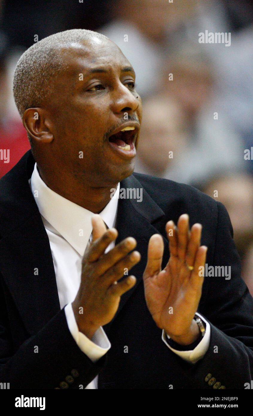 Bowling Green coach Louis Orr directs his team in the first half of an ...