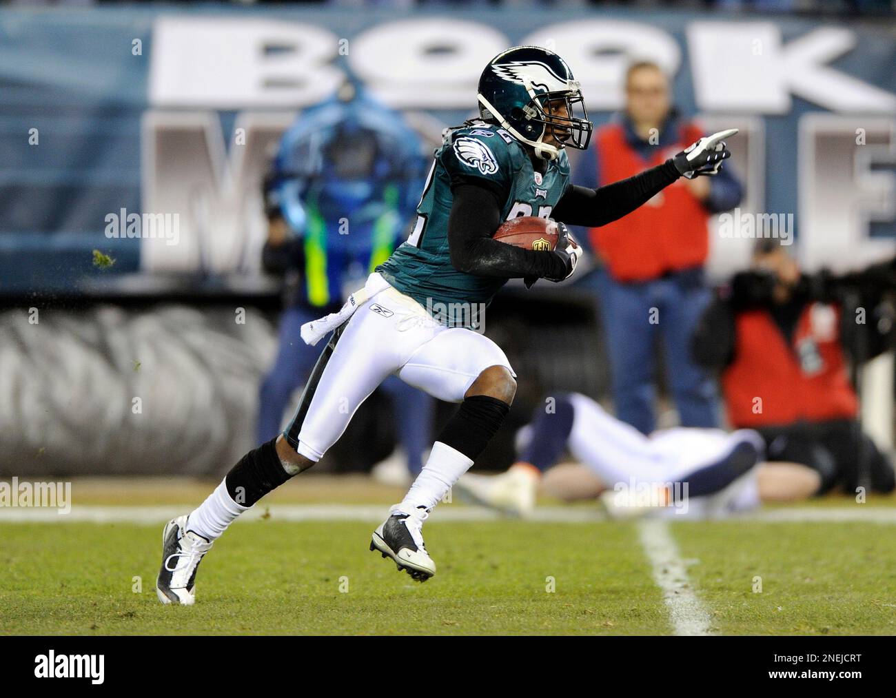 Asante samuel eagles hi-res stock photography and images - Alamy