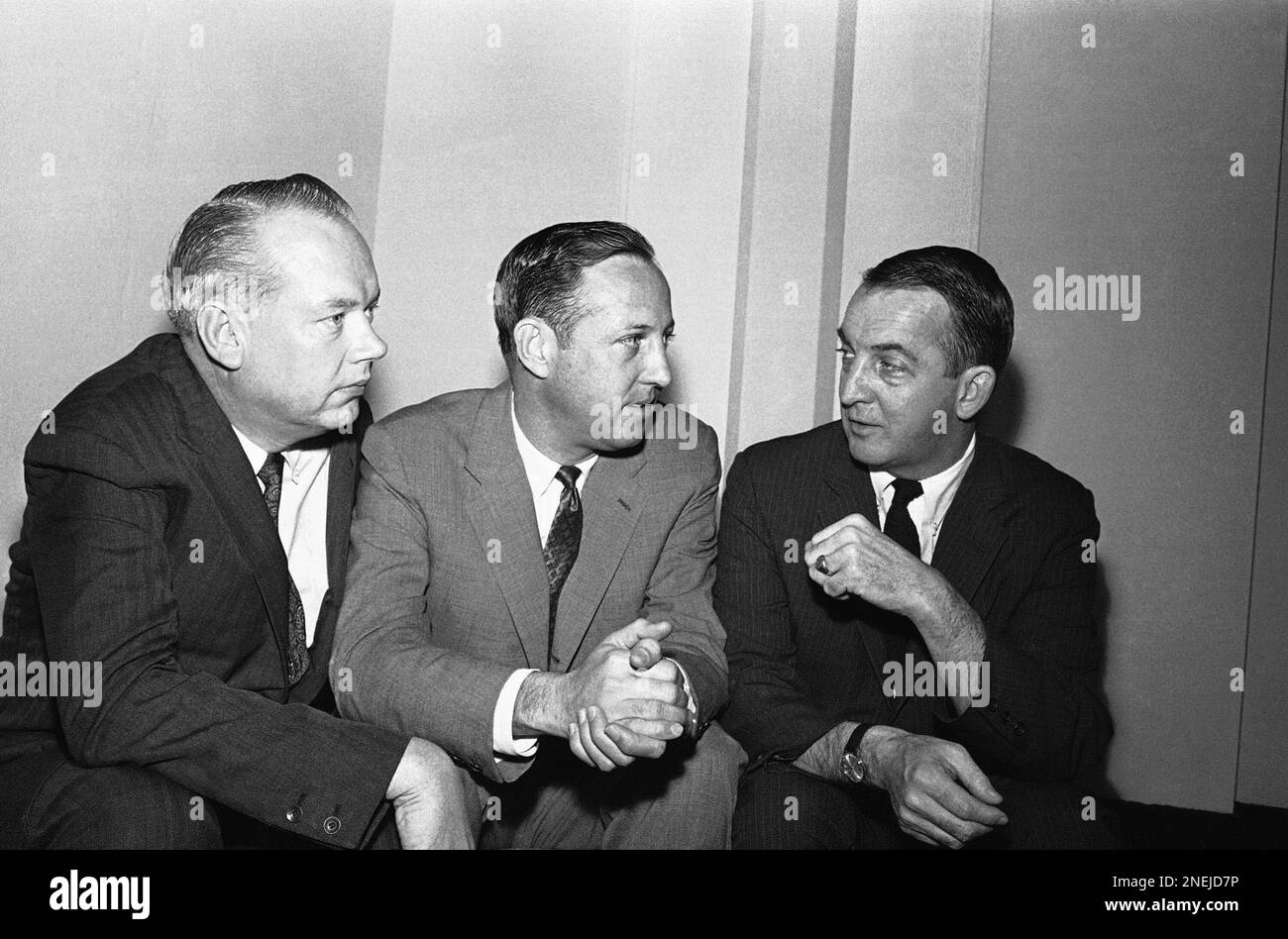 Pete Rozelle, center, NFL Football commissioner, discusses new TV ...