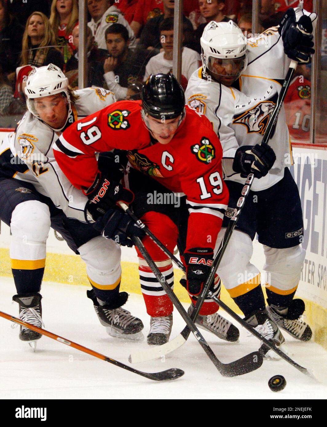 Chicago Blackhawks' Jonathan Toews, center, and Nashville Predators ...