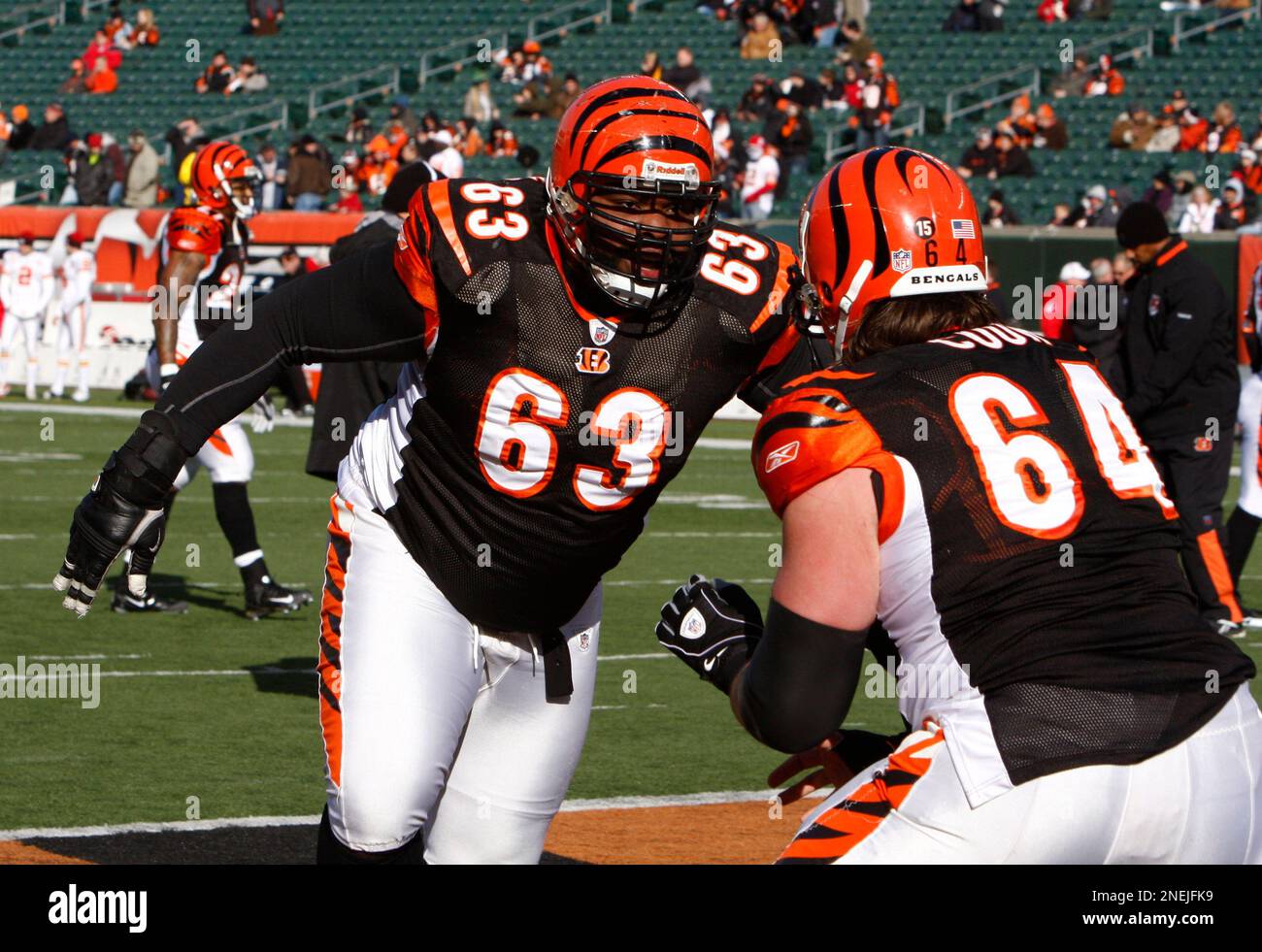 Cincinnati Bengals guard Bobbie Williams (63) warms up prior to their ...