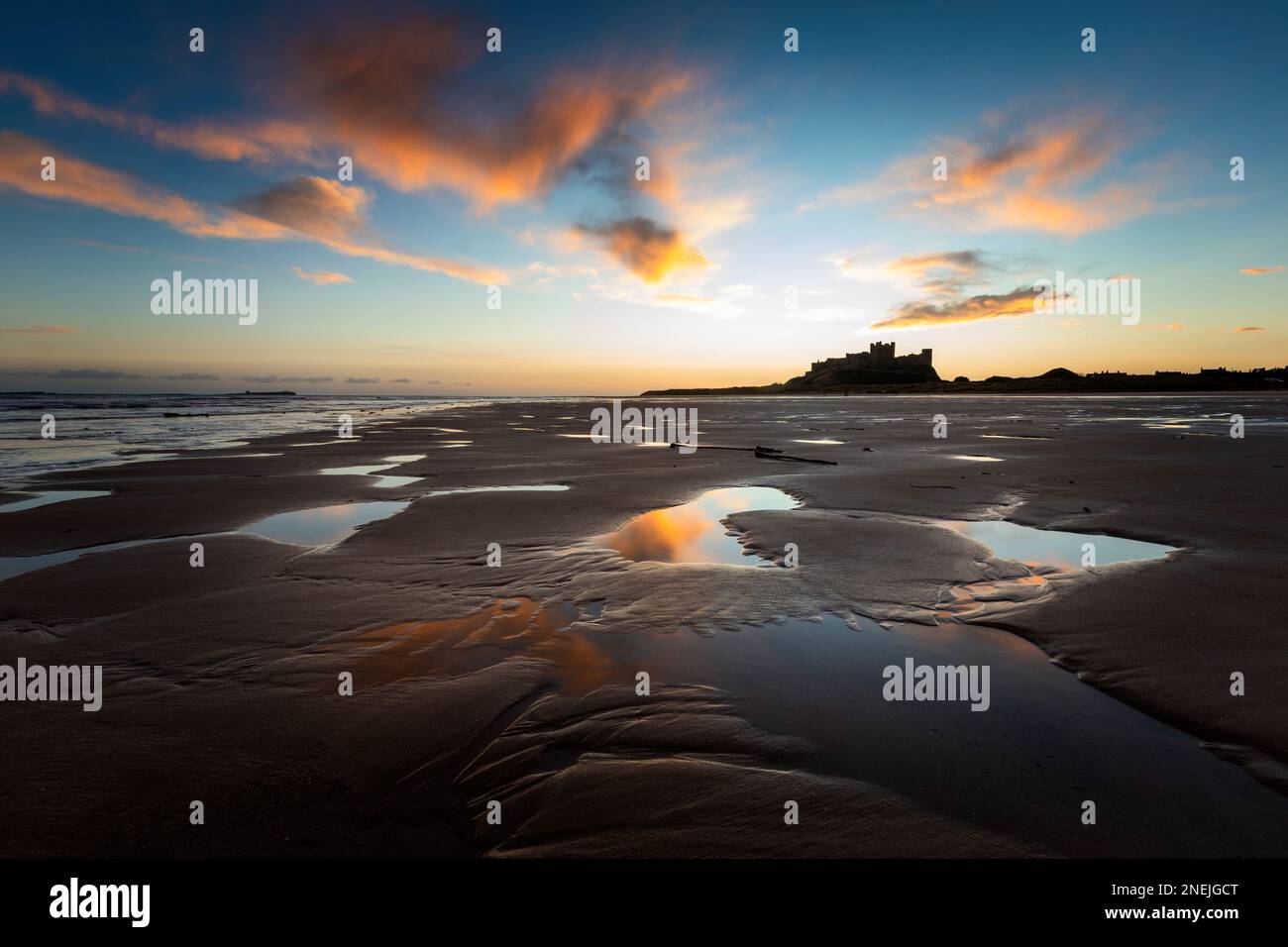 Bamburgh beach at Dawn Stock Photo - Alamy