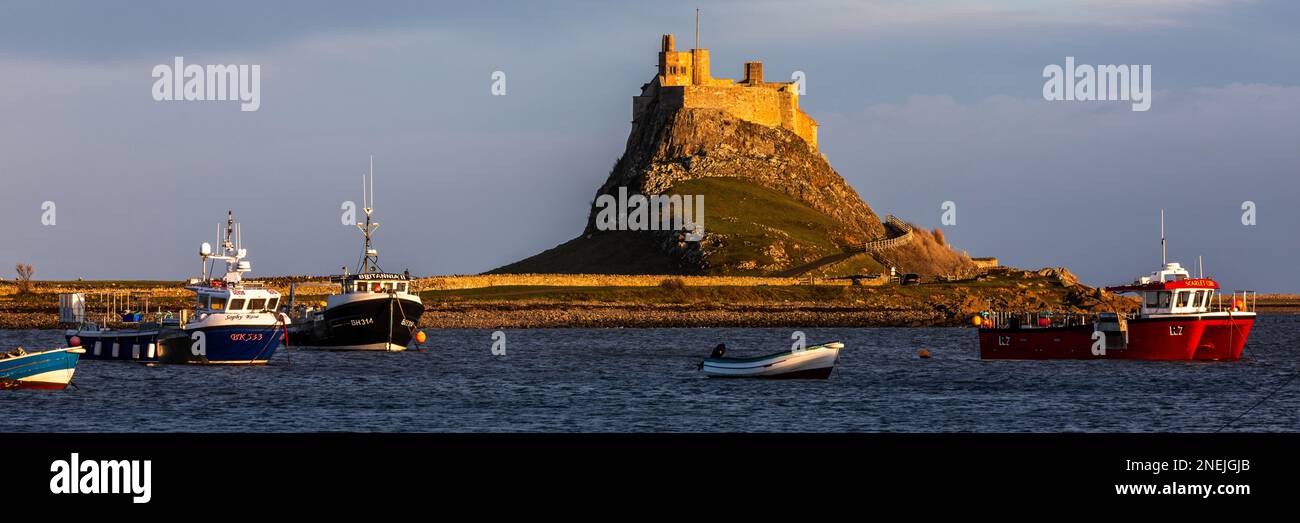 Holy island lindisfarne castle causeway hi-res stock photography and ...