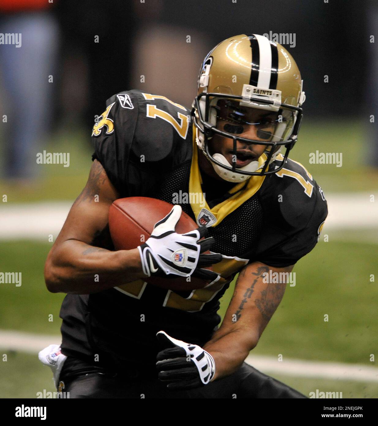 New Orleans Saints wide receiver Robert Meachem (17) catches a ...