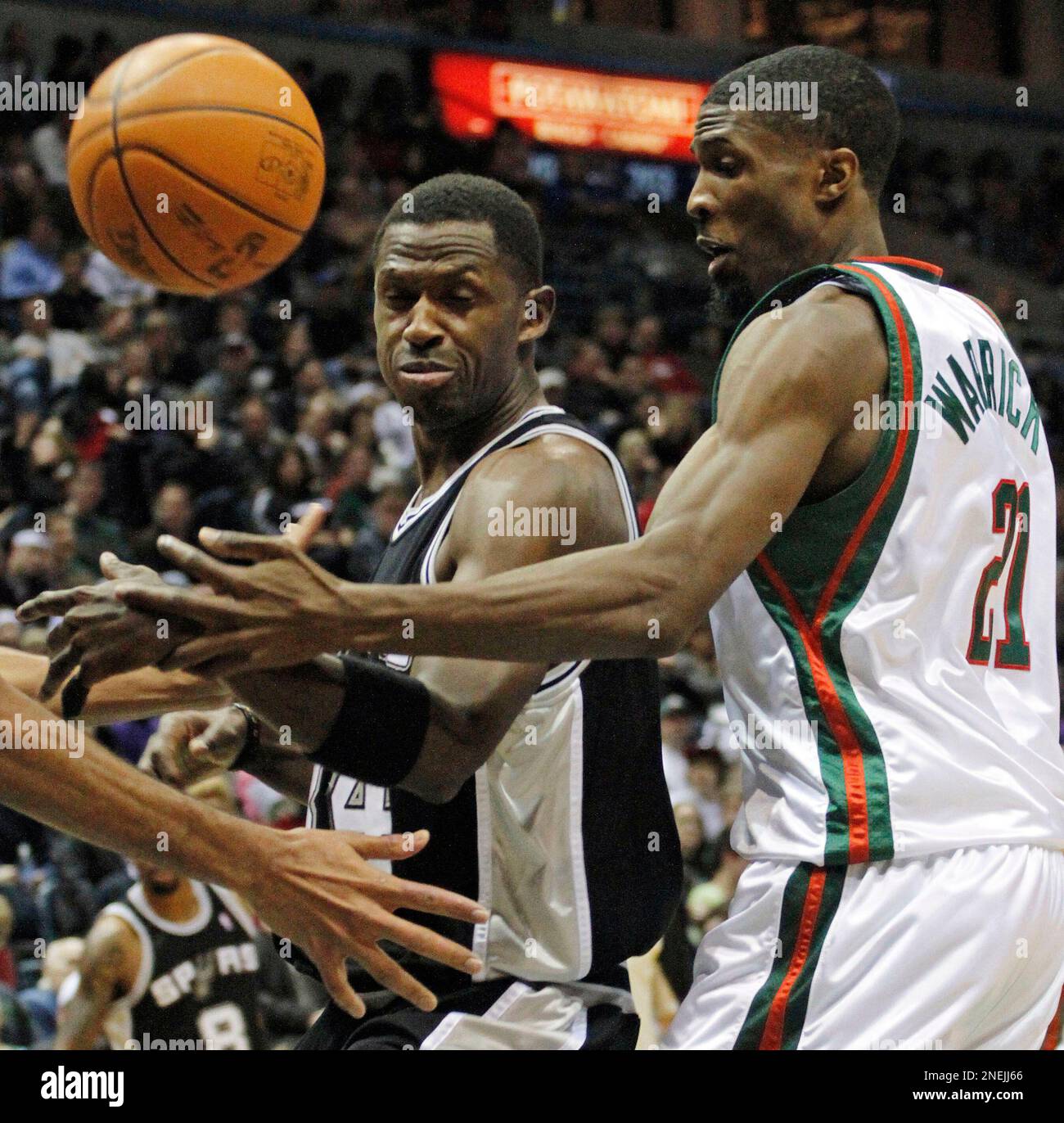 San Antonio Spurs' Antonio McDyess, left, and Milwaukee Bucks' Hakim ...