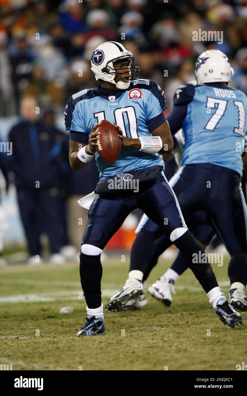 Tennessee Titans quarterback Vince Young (10) is seen in action against the San Diego Chargers ...