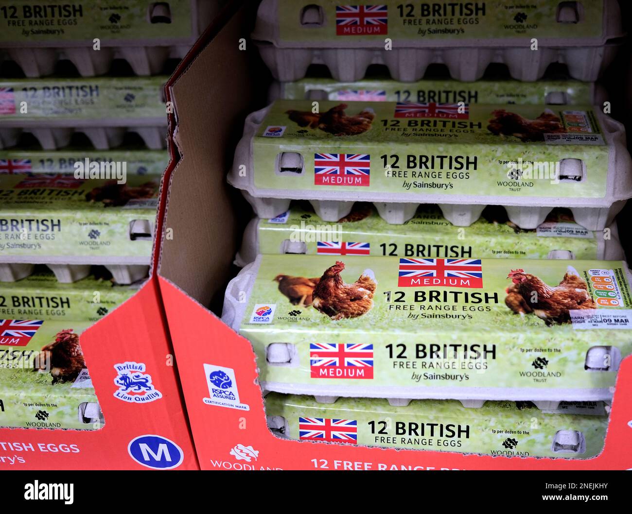 Supermarket easter egg display hi-res stock photography and images - Alamy