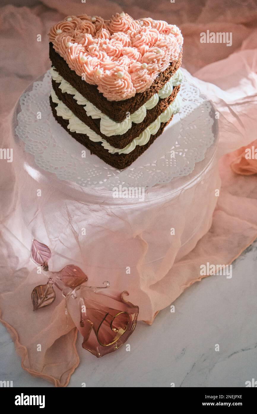 Love you heart rose cake hi-res stock photography and images - Alamy