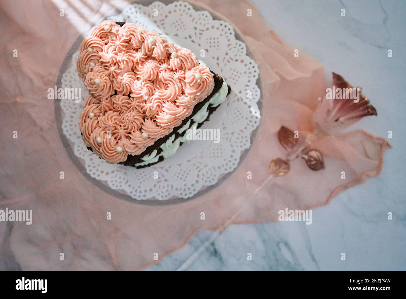 Love you heart rose cake hi-res stock photography and images - Alamy