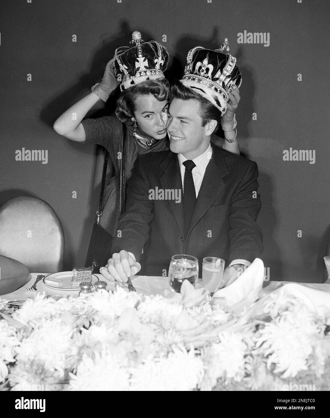 Terry Moore and Robert Wagner try on their crowns in Hollywood on Dec ...