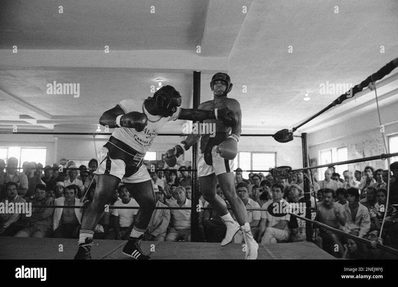 Heavyweight challenger Muhammad Ali slips away from a left throw by ...