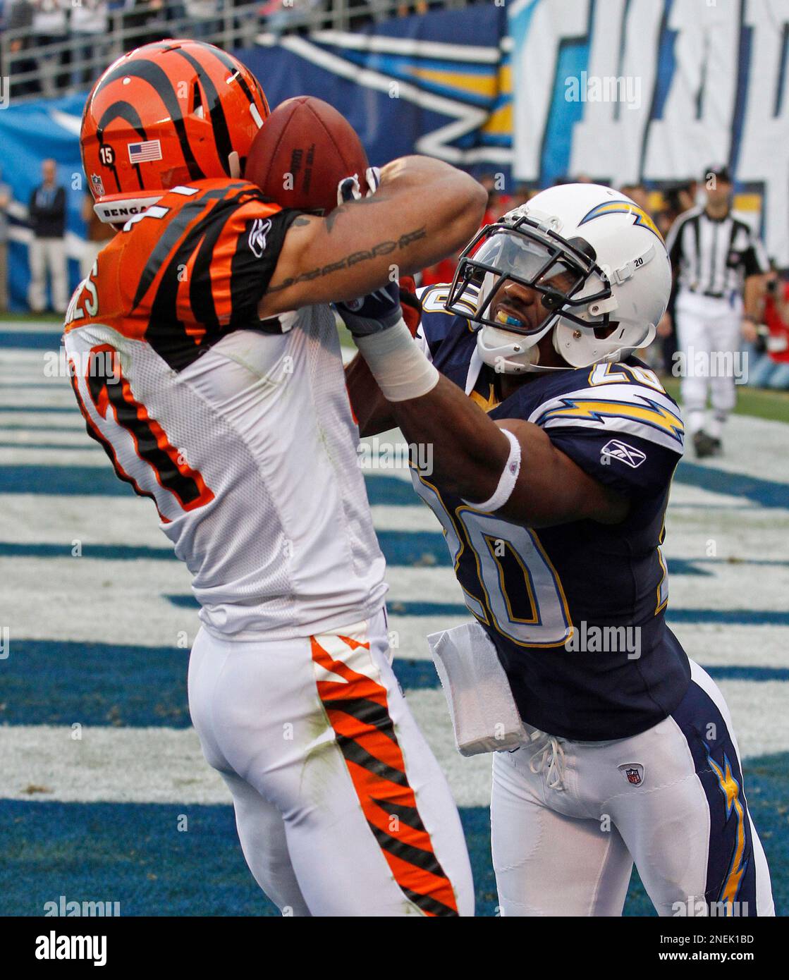 Cincinnati Bengals Laveranues Coles, left, makes a touchdown catch in ...