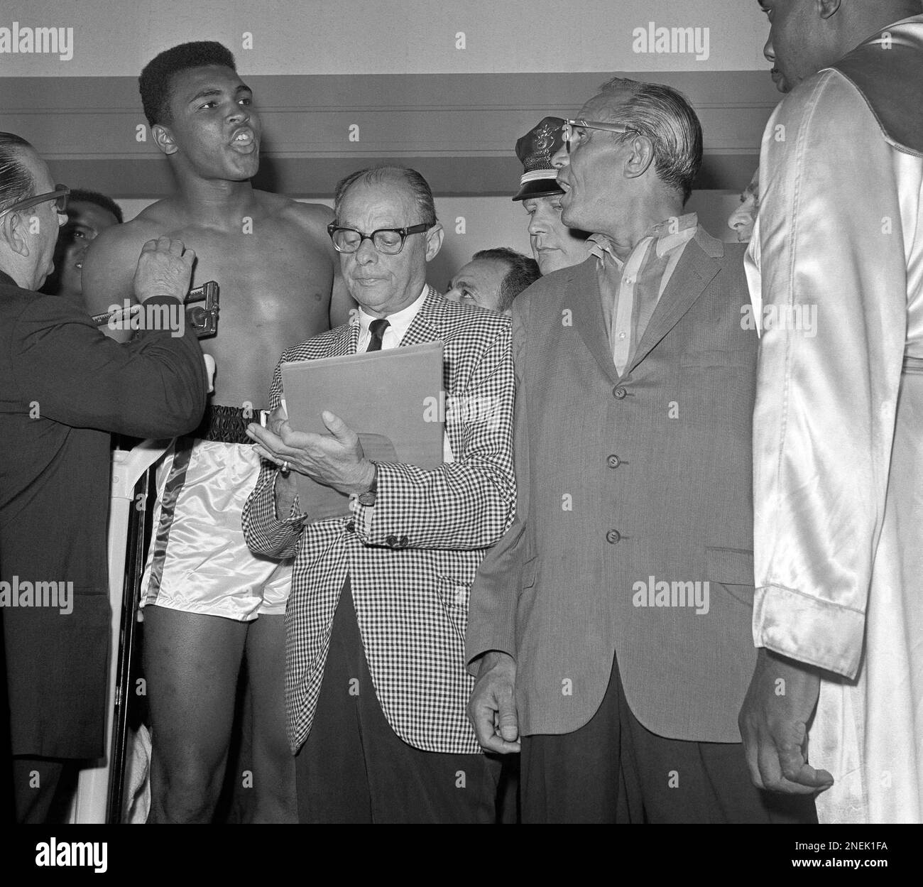 Muhammad Ali Sonny Liston Weigh In