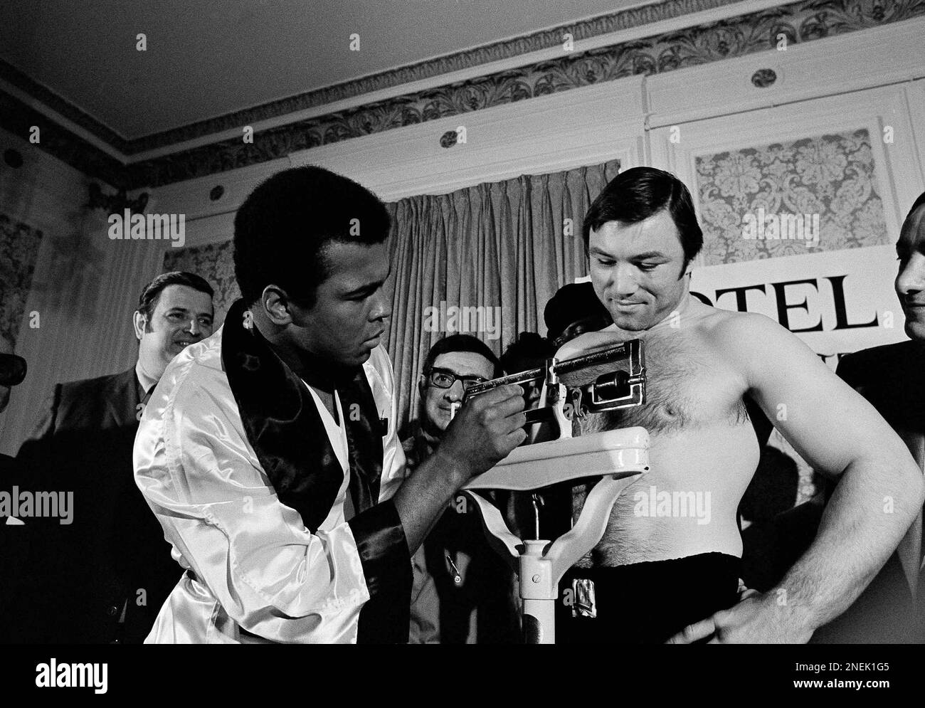 Muhammad Ali adjusts the scale for Toronto?s George Chuvalo at their ...