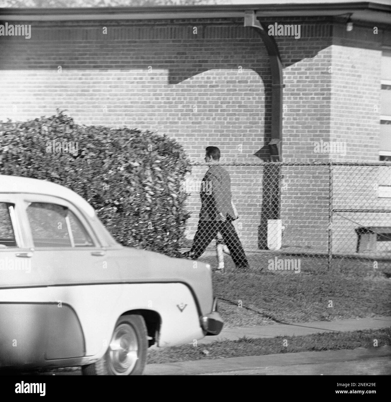 The Rev. Lloyd Foreman strides past police to return his daughter ...