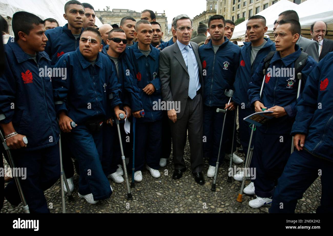 Colombia's President Alvaro Uribe, center, poses for a photo with ...