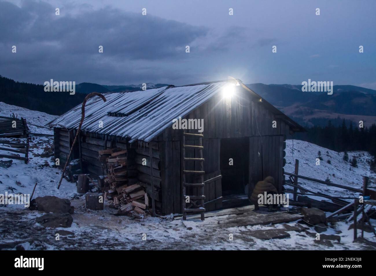 Old shepherds hut rustic hi-res stock photography and images - Alamy
