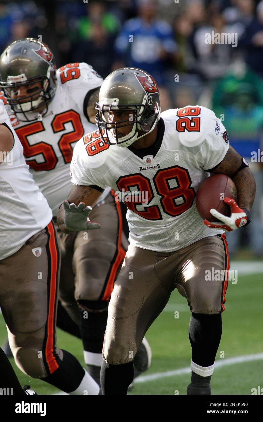 Tampa Bay Buccaneers' Derrick Ward (28) and Jeff Faine (52) in action ...
