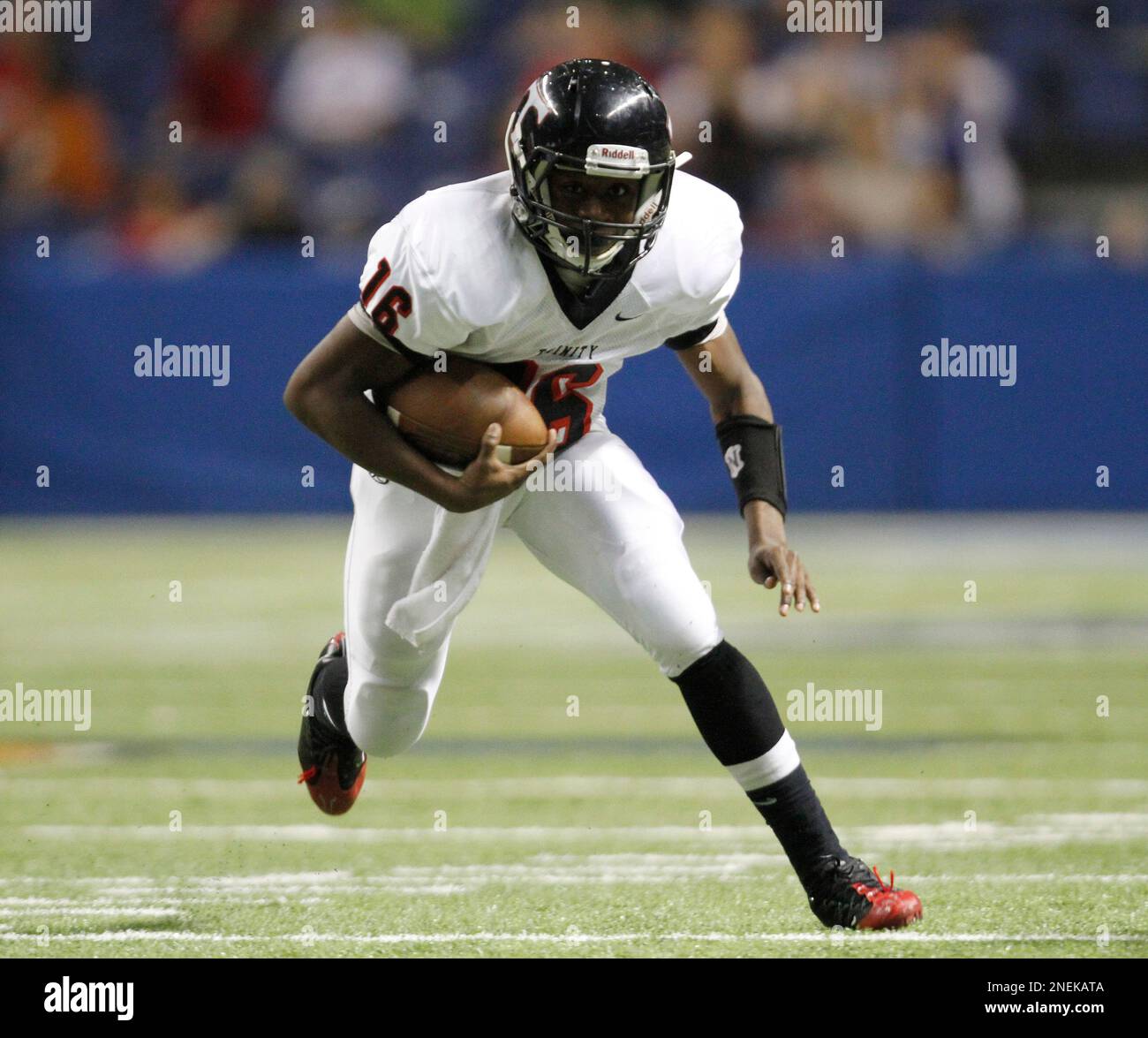 Euless Trinity's Willie Hubbard (16) runs against Austin Westlake ...