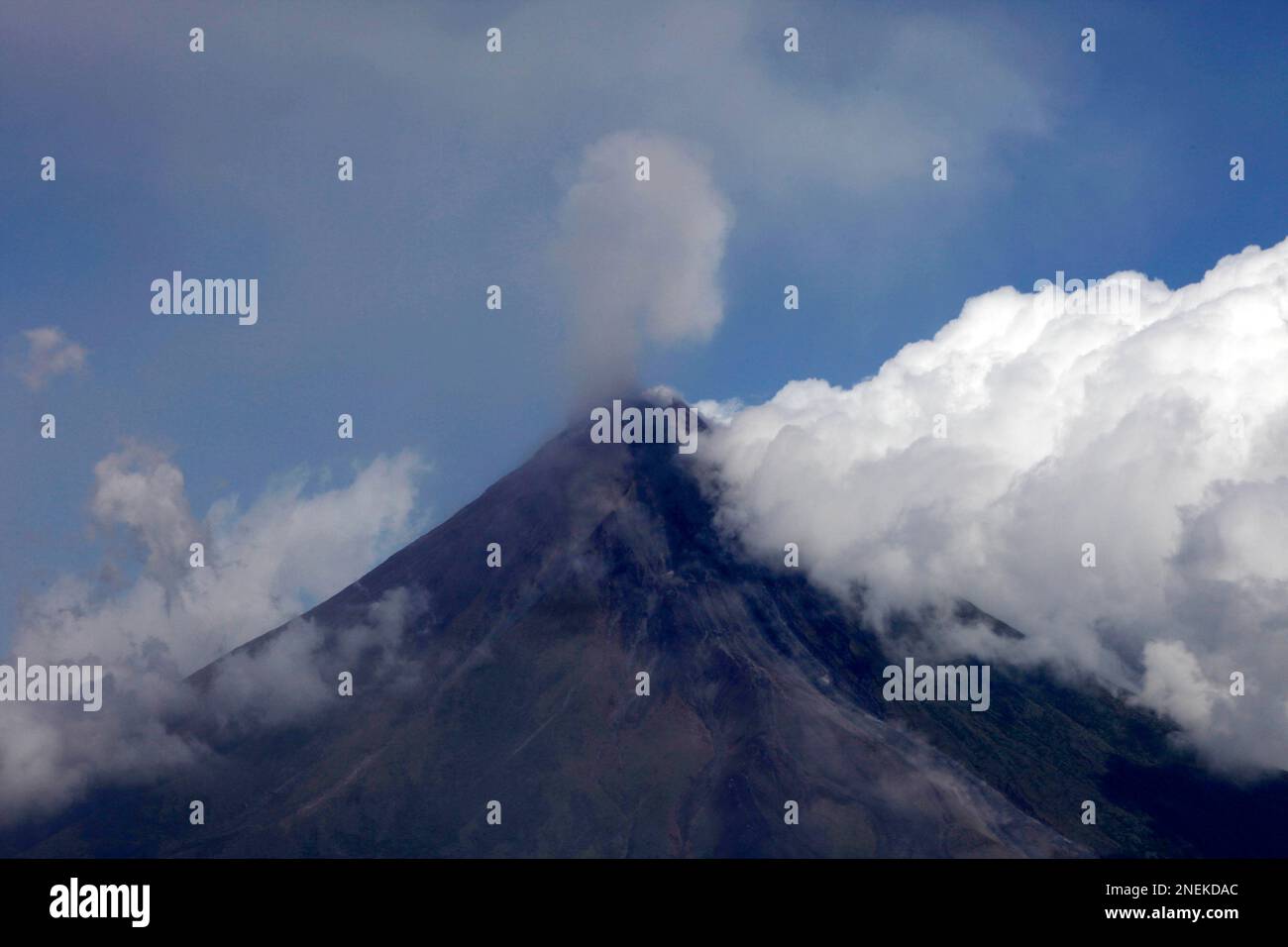 Mayon volcano spews mild ash in the first recorded "ash explosion" for ...