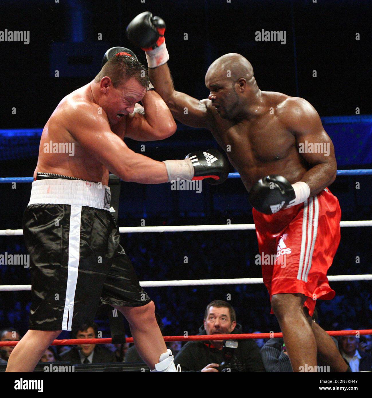 French boxer Jean-Marc Mormeck, right, hits U.S. boxer Vinny Maddalone ...