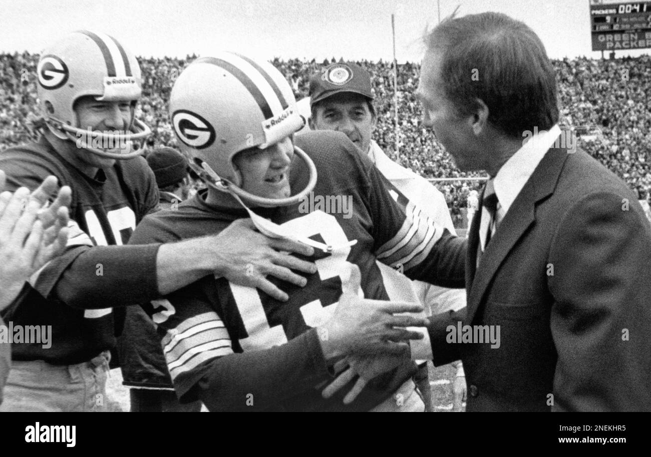 Green Packers head coach Bart Starr shakes hands with kicker Chester ...