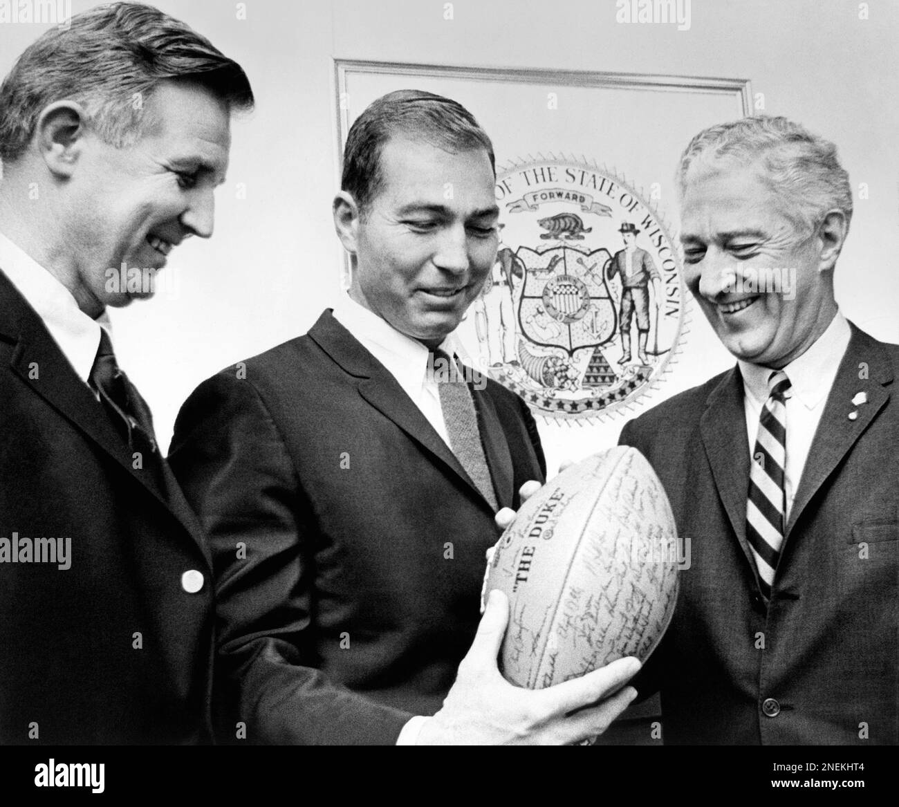 Quarterback Bart Starr (center) of the National Football League ...