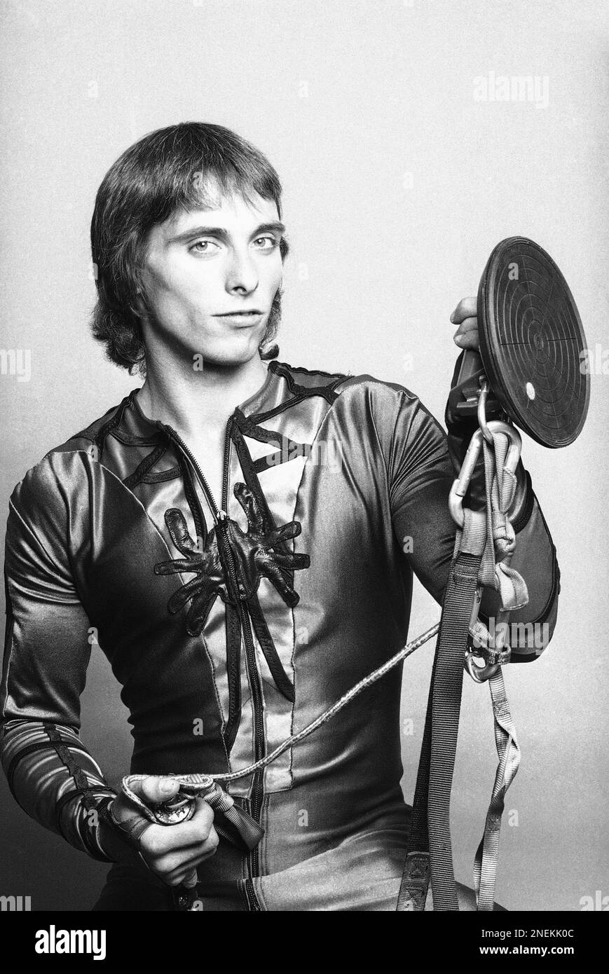 Daniel Goodwin, who climbed the world?s tallest building, the Sears ...