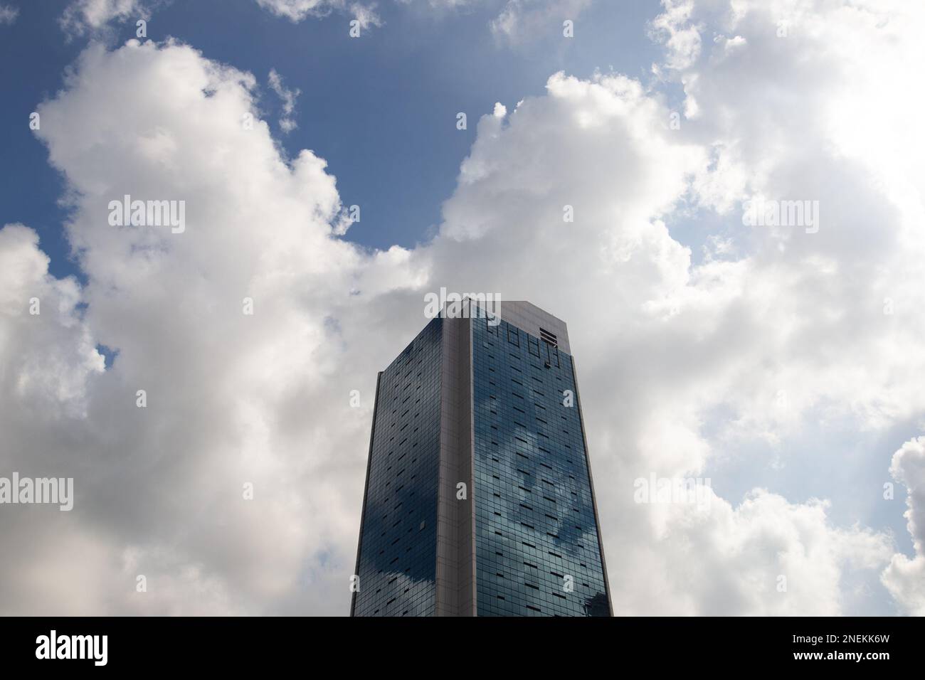 Building Reaching into the Sky, Singapore Stock Photo - Alamy