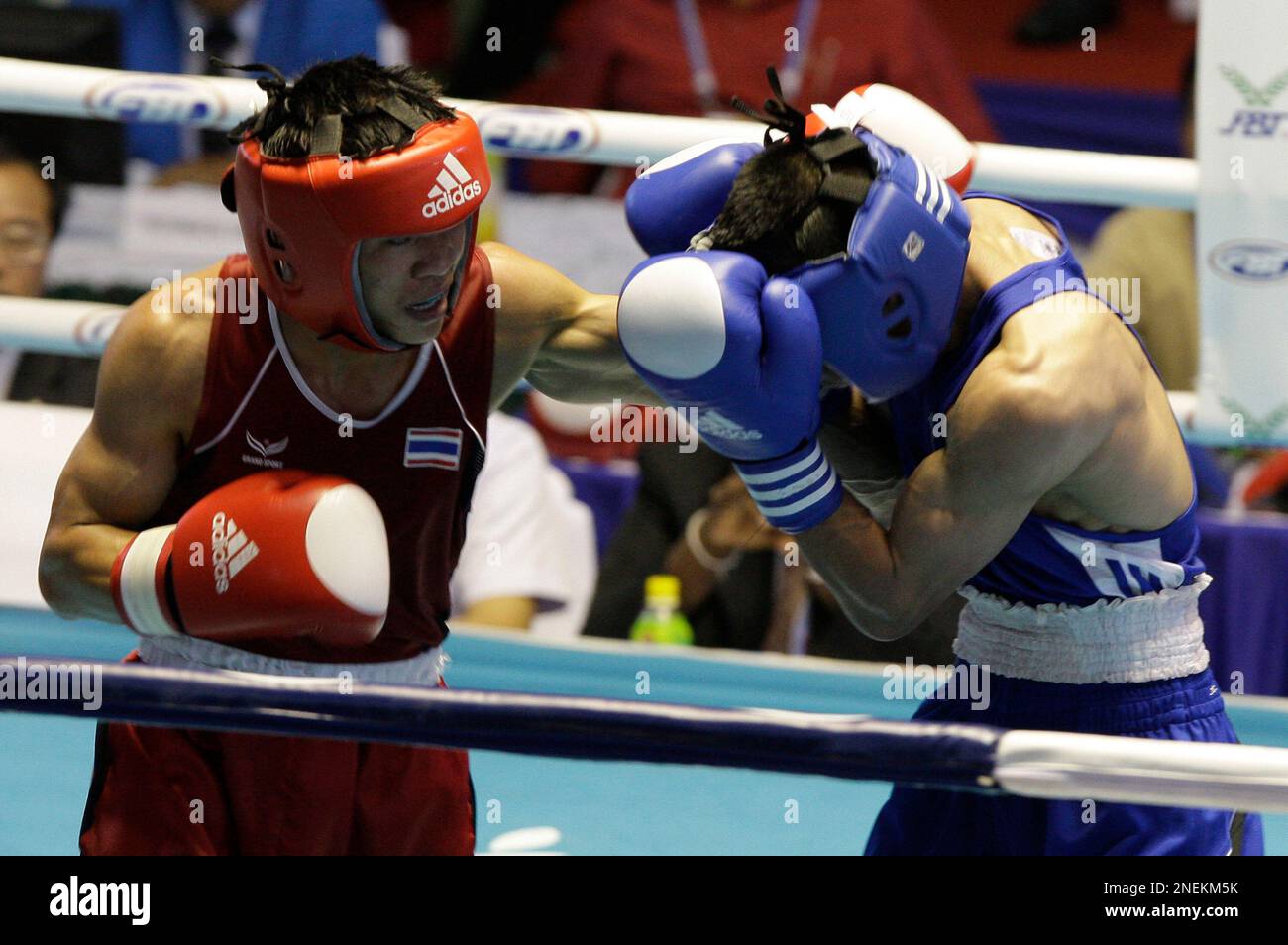 Kaeo Pongprayoon of Thailand, left, punches Tanamor Harry of the ...