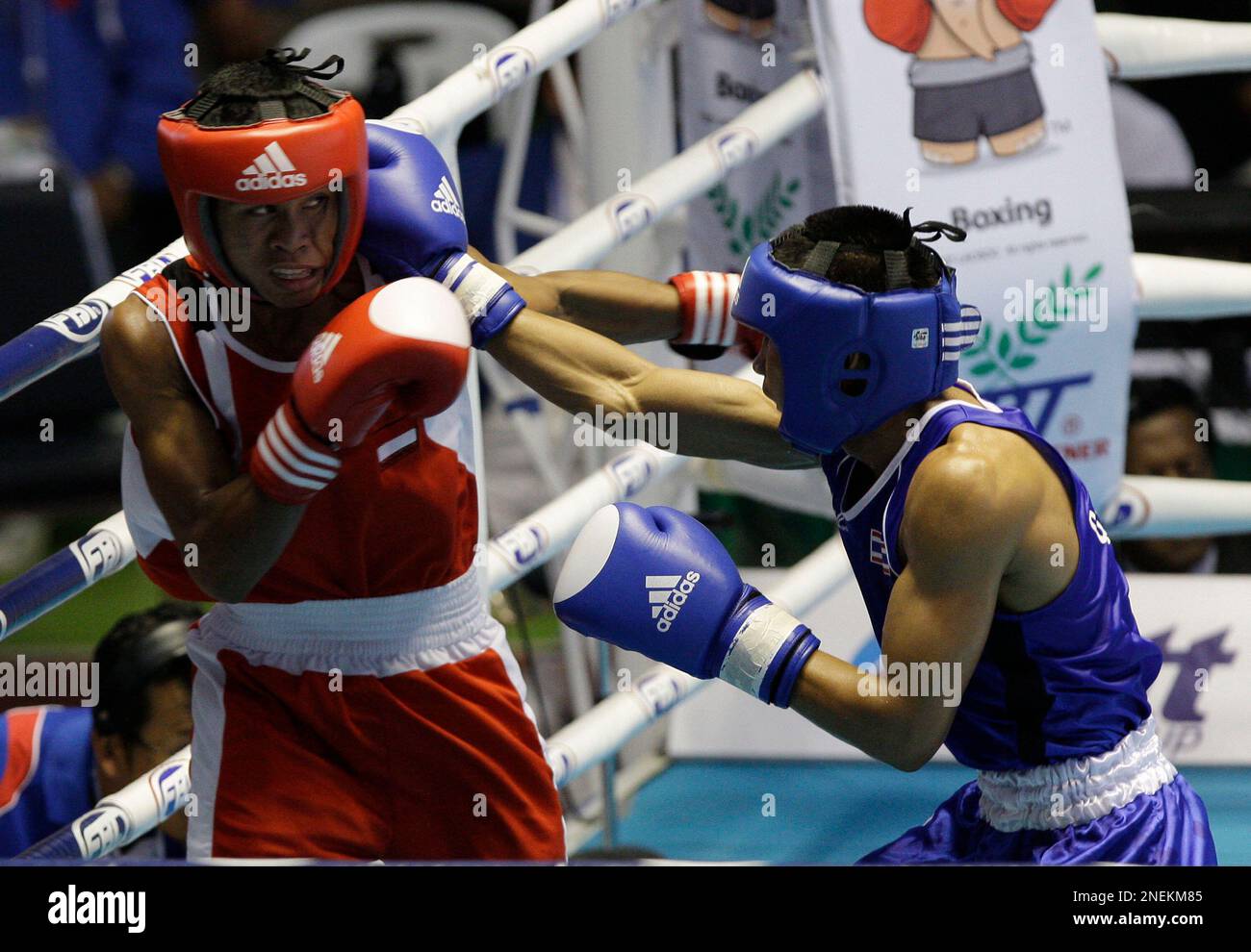Chatchai Buddee of Thailand, right, punches Matius Mandingan of ...